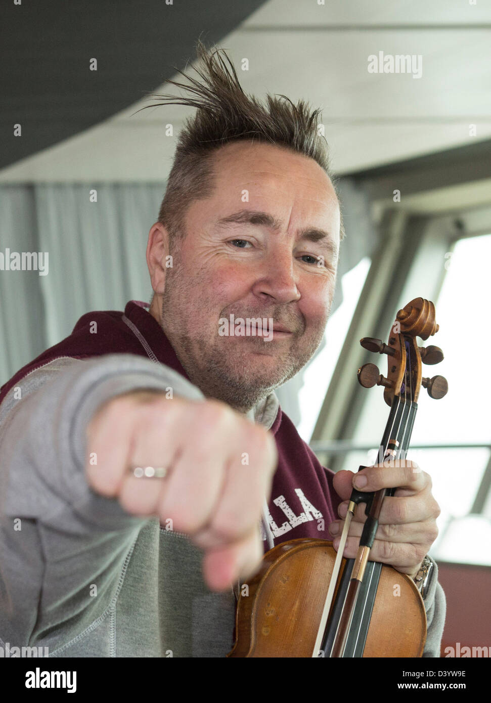 British violinist nigel kennedy poses hi-res stock photography and ...