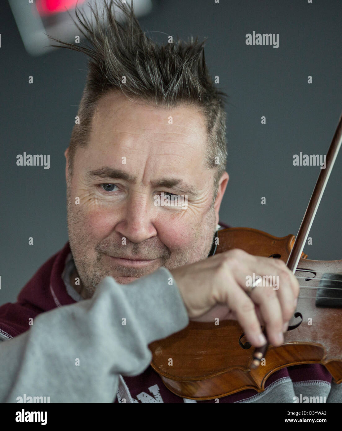 British musician nigel kennedy hi-res stock photography and images - Alamy