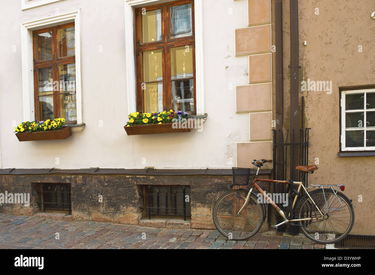 The quiet city life on the streets of old town Riga Stock Photo - Alamy