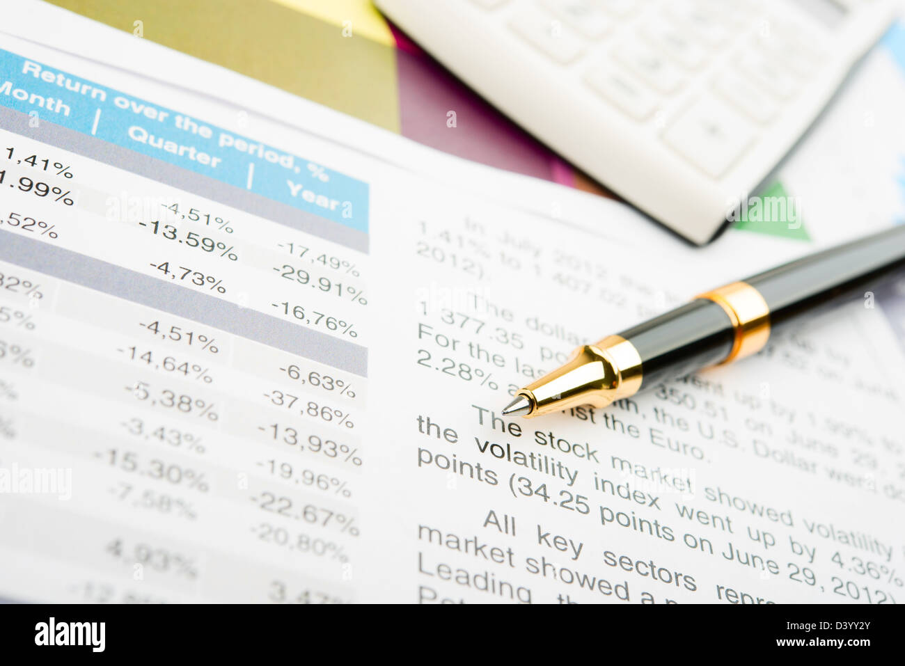 Pen showing a diagram on a report Stock Photo - Alamy