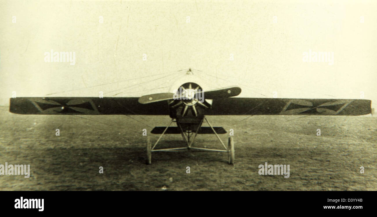 The Fokker E.II and E.IV were early World War I German fighter aircraft ...