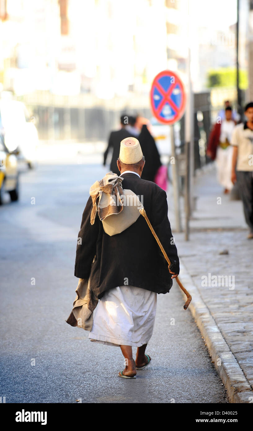 Muslim man walking through Sana'a, Yemen Stock Photo - Alamy