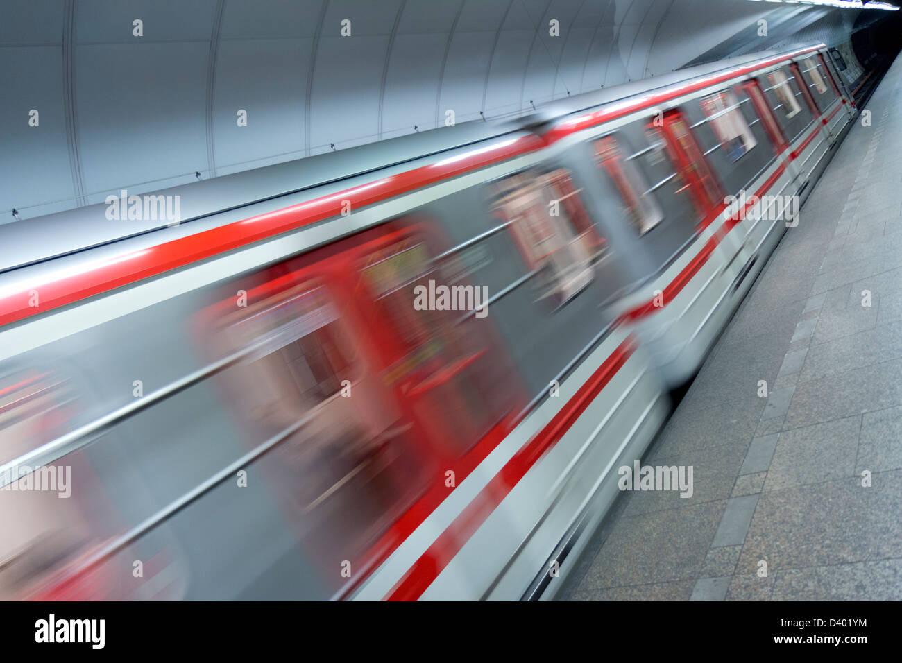 Train in subway station moving hi-res stock photography and images - Alamy