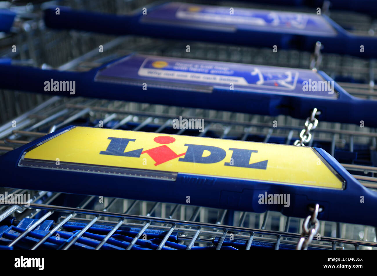 Lidl Trolley Stock Photos & Lidl Trolley Stock Images - Alamy
