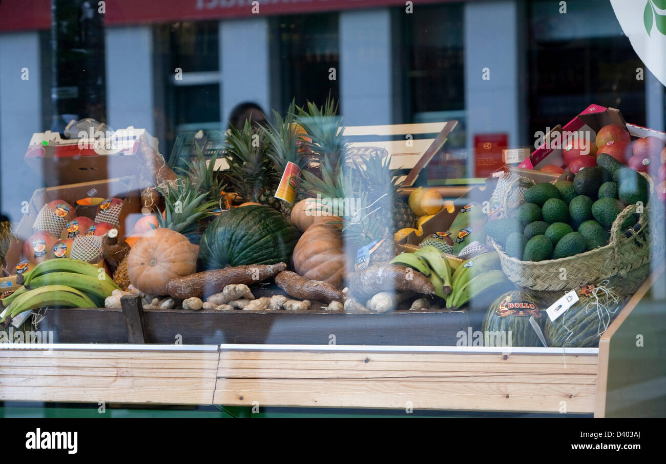Shop window of a fruit store with architecture reflex, Tropical fruits ...