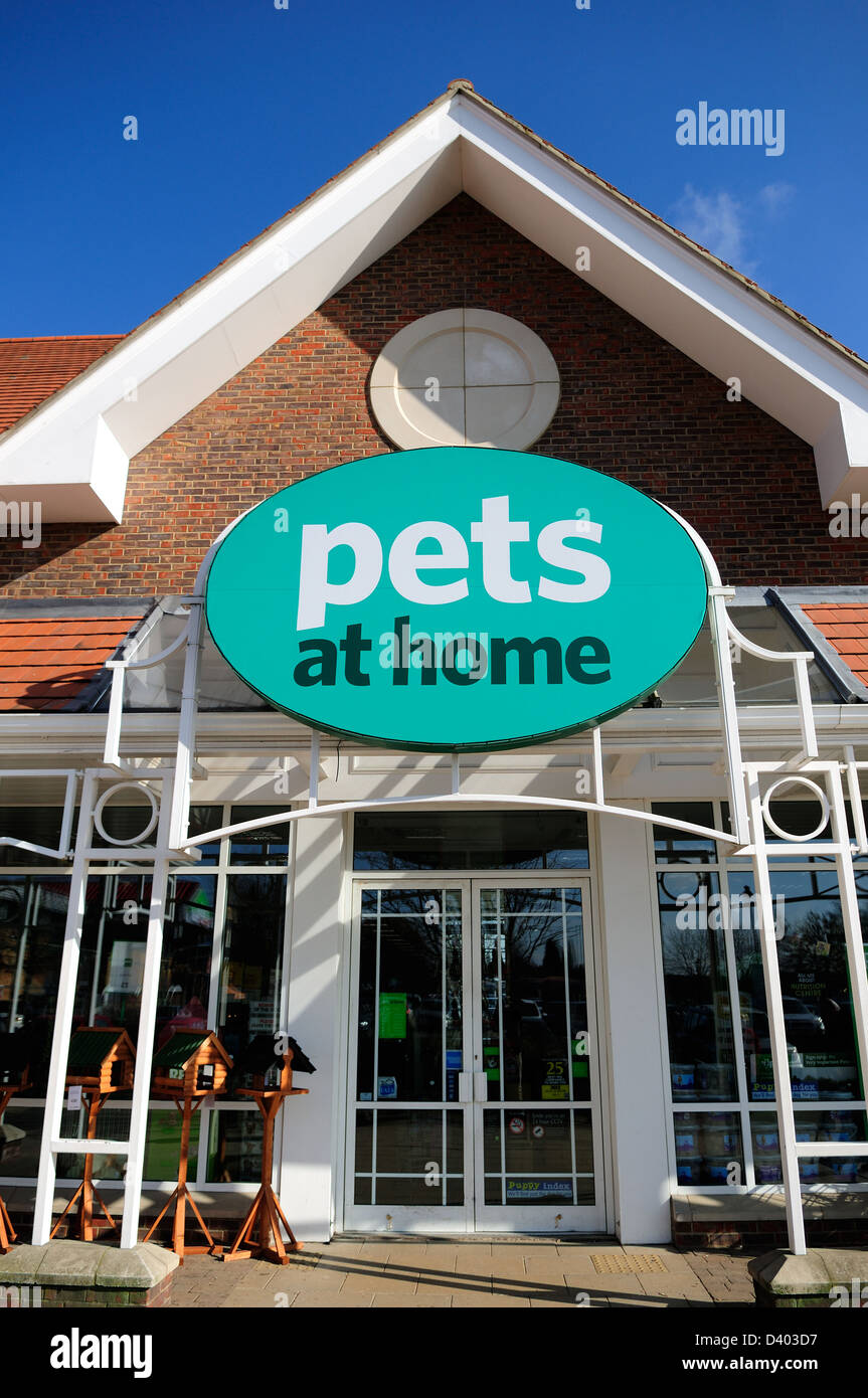 Pets home retail park hi-res stock photography and images - Alamy