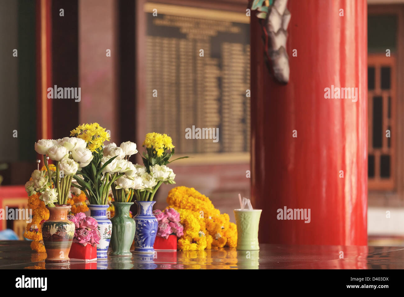 Chinese offering at temple hi-res stock photography and images - Alamy