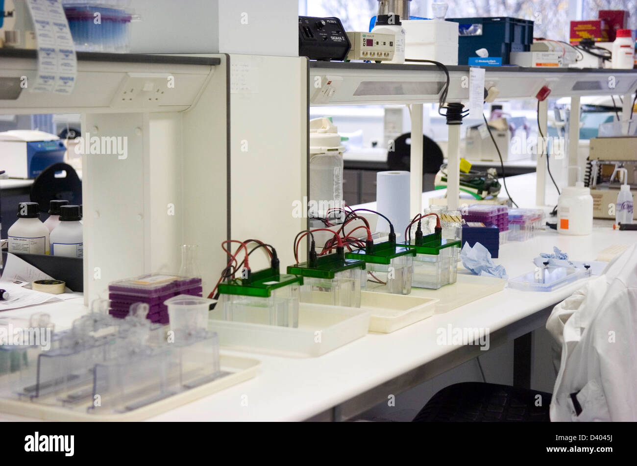 Science lab uk scientist workplace hi-res stock photography and images ...