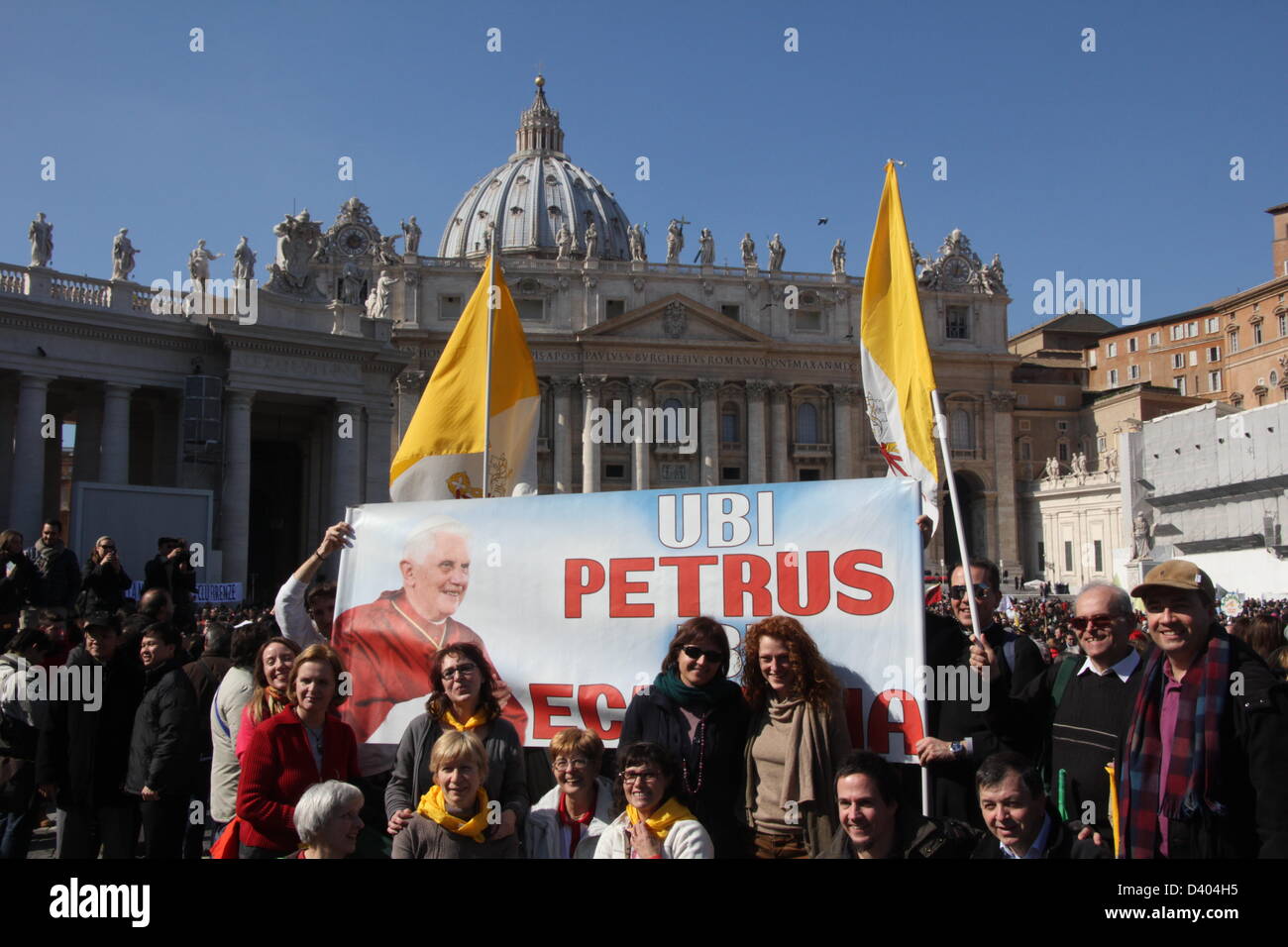 Priest final blessing mass hi-res stock photography and images - Alamy