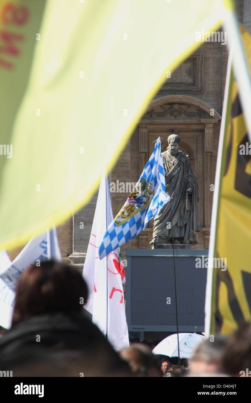 Priest final blessing mass hi-res stock photography and images - Alamy