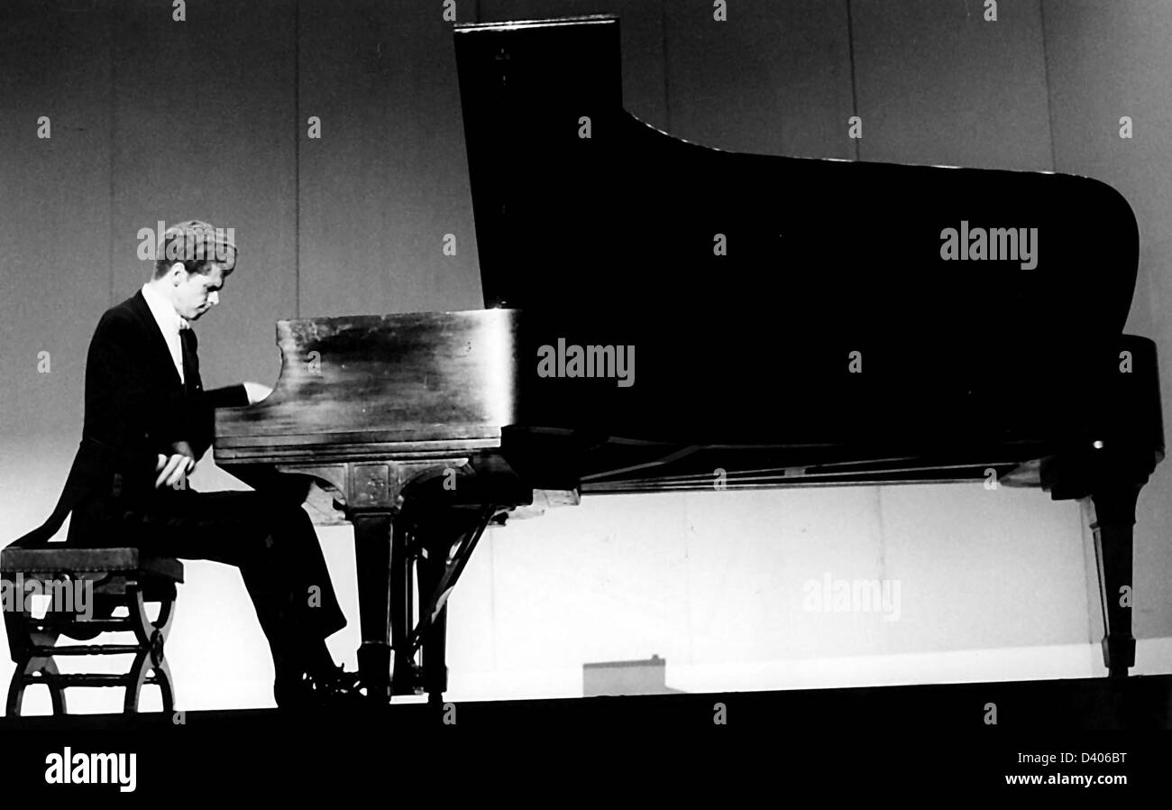 Van cliburn hi-res stock photography and images - Alamy