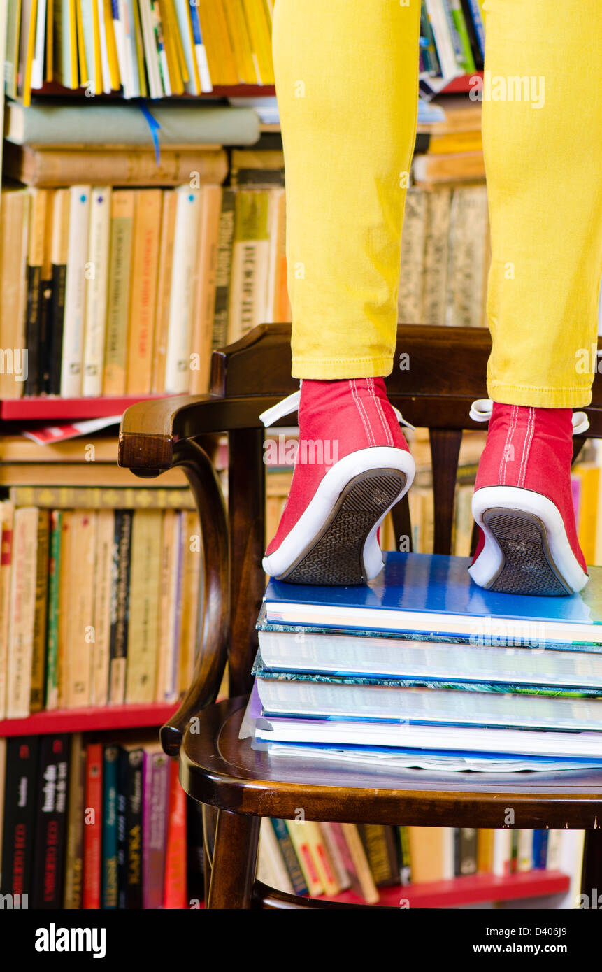 Student library bookshelf reach hi-res stock photography and images - Alamy