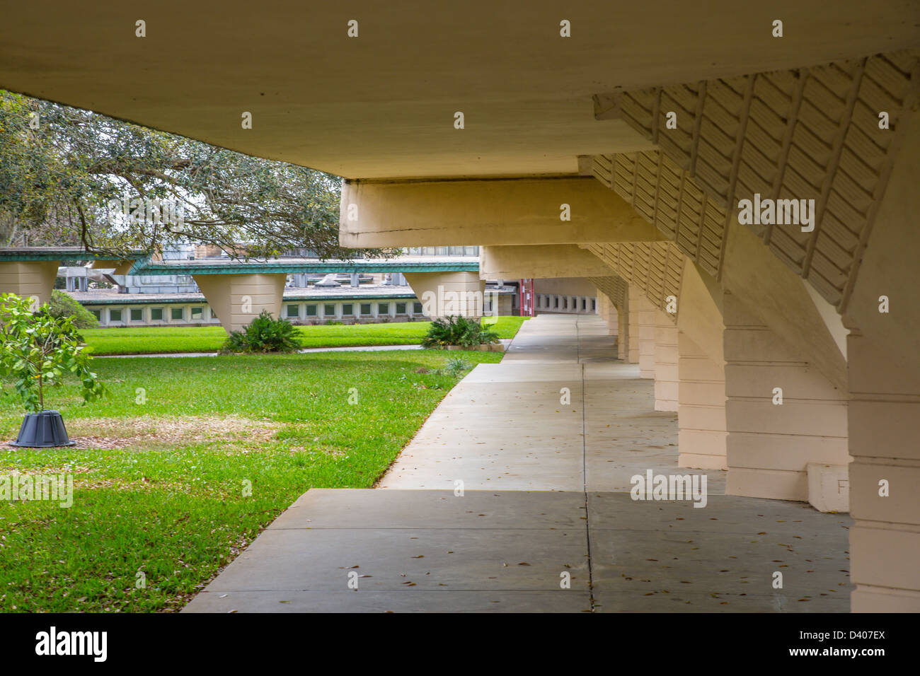 Walkways hi-res stock photography and images - Alamy