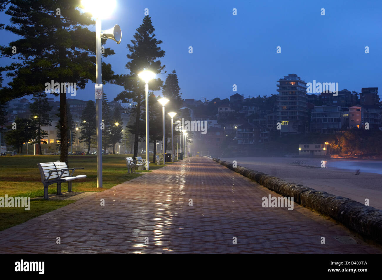 Manly boardwalk dawn Stock Photo - Alamy