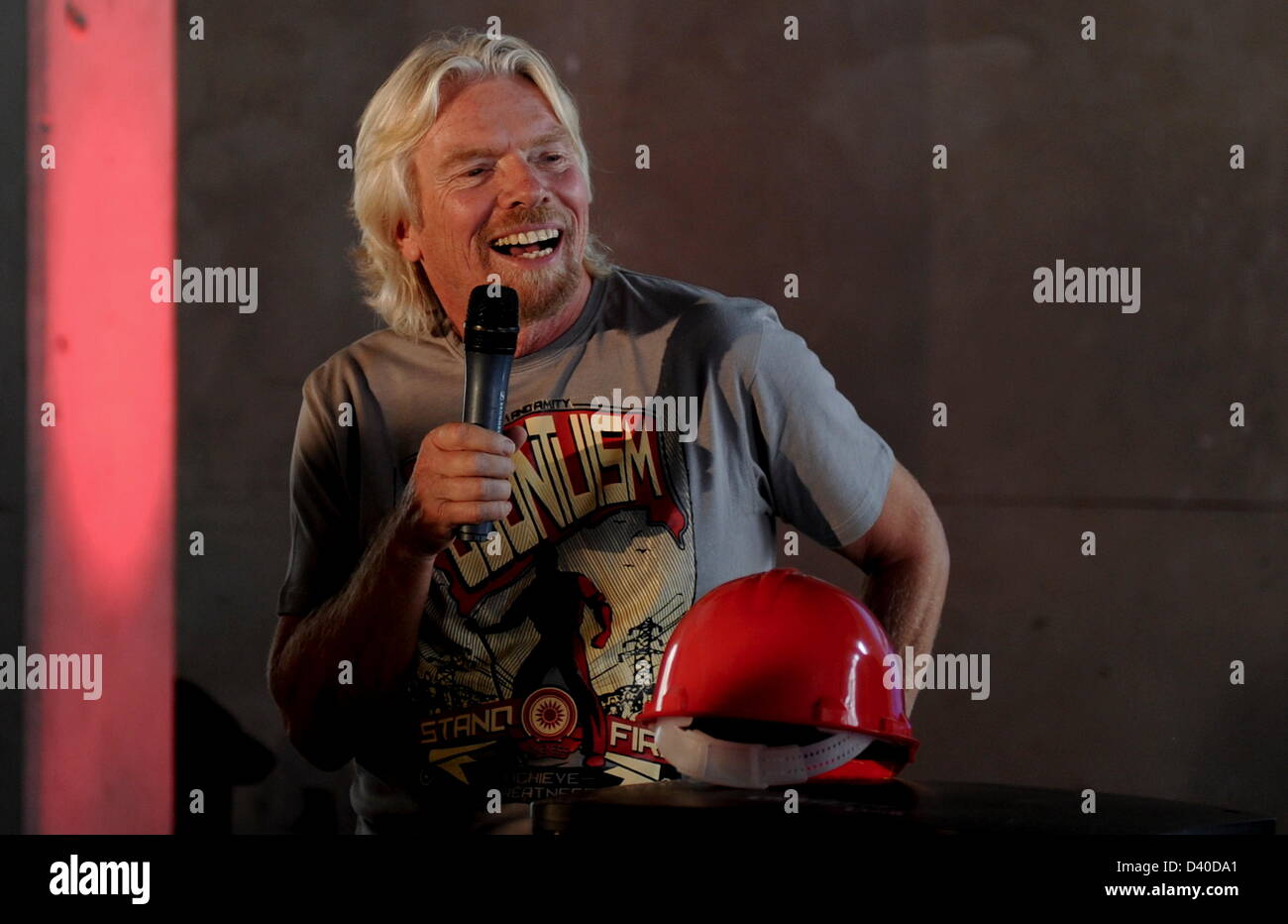 Richard branson speaking hi-res stock photography and images - Alamy