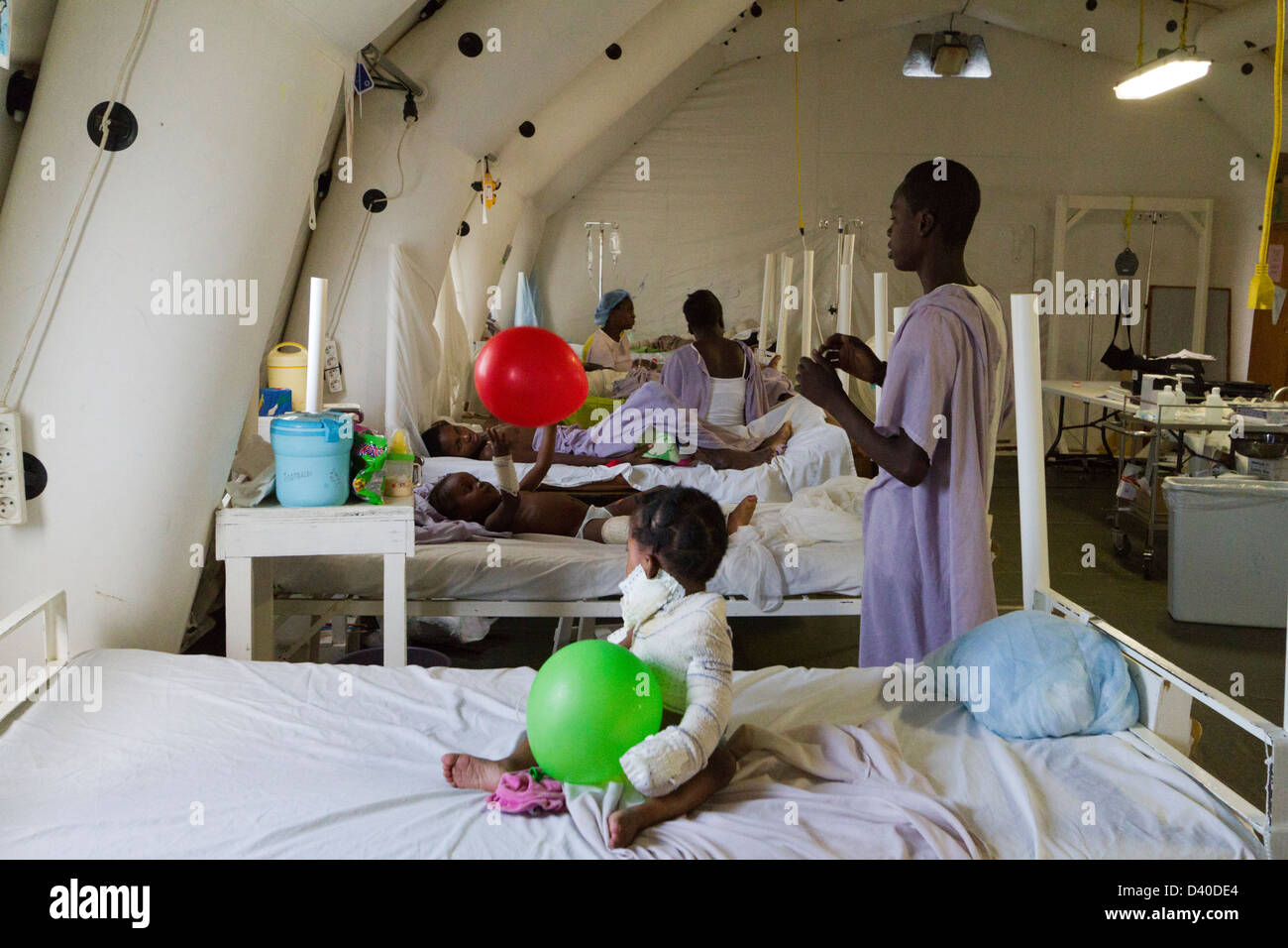 Children playing doctor and patient hi-res stock photography and images ...