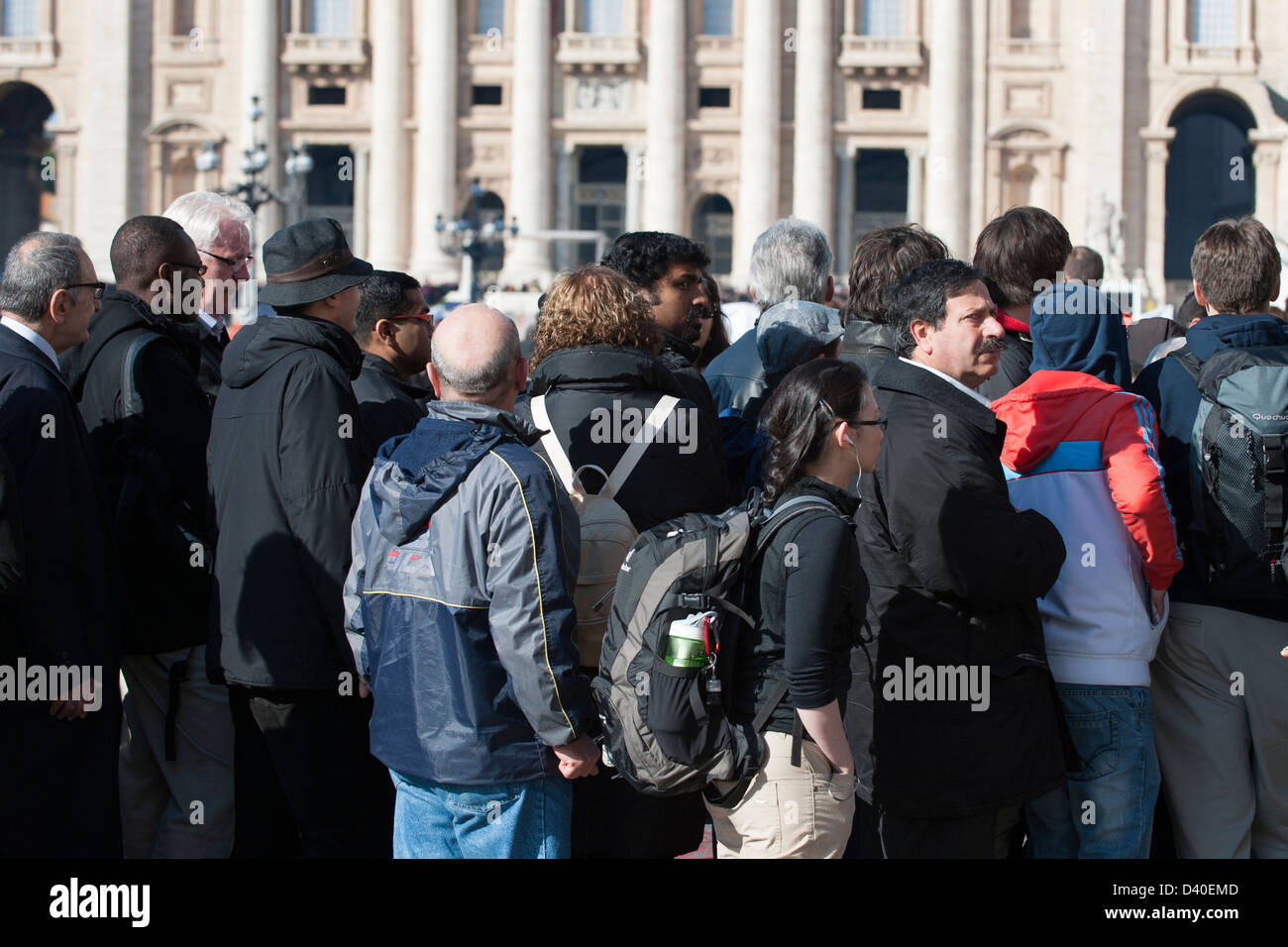 Pilgrims vatican queque people hi-res stock photography and images - Alamy