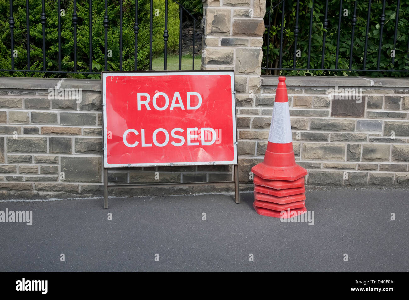 Road Closed sign and traffic cones in the UK Stock Photo - Alamy