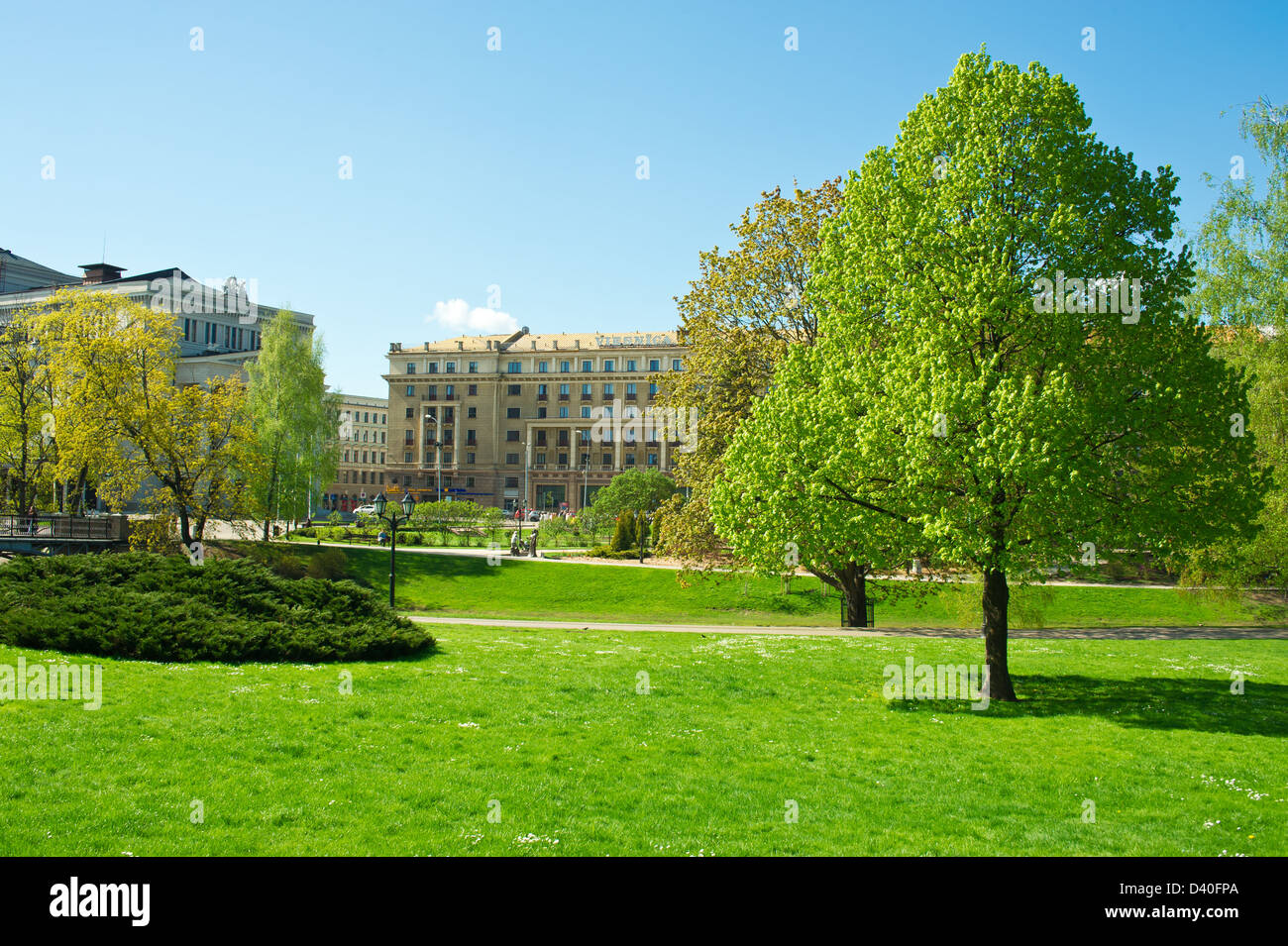 Large beautiful park in front of the central city area Stock Photo - Alamy