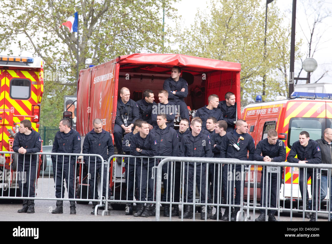 Firefighters Paris Stock Photos & Firefighters Paris Stock Images - Alamy