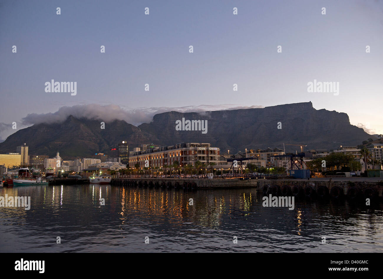 Cape town table mountain night hi-res stock photography and images - Alamy