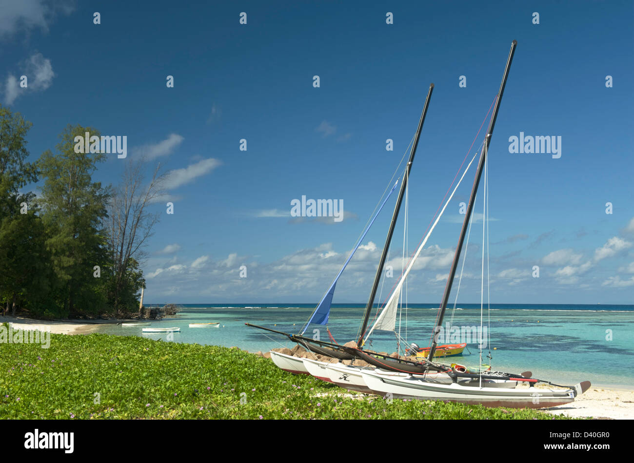Seychelles beach boat hi-res stock photography and images - Alamy