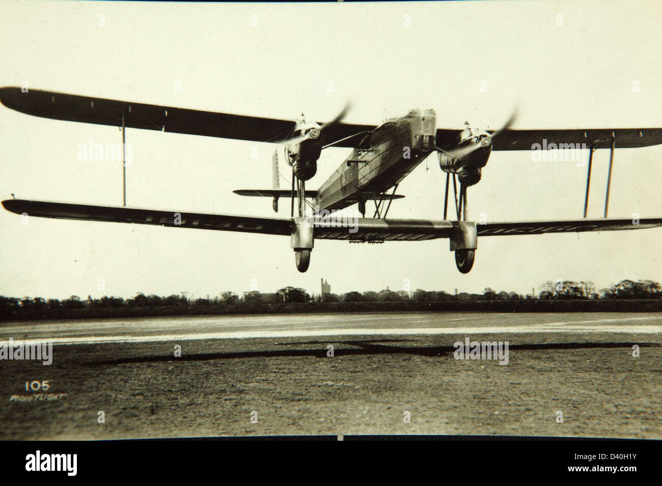 The Handley Page Heyford was a British twin-engine biplane bomber used ...
