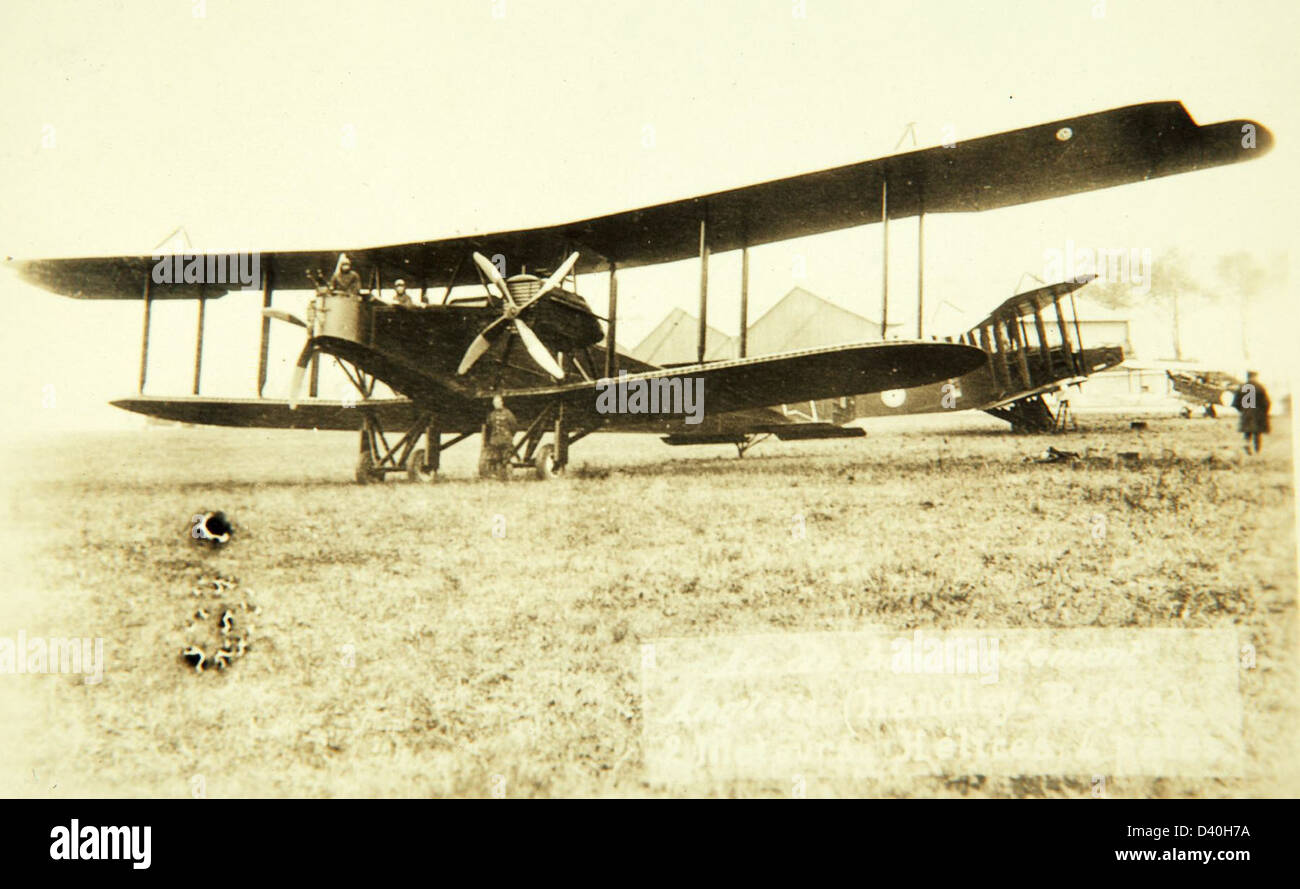 The Handley-Page 0/400 was a British twin-engine bomber used during ...