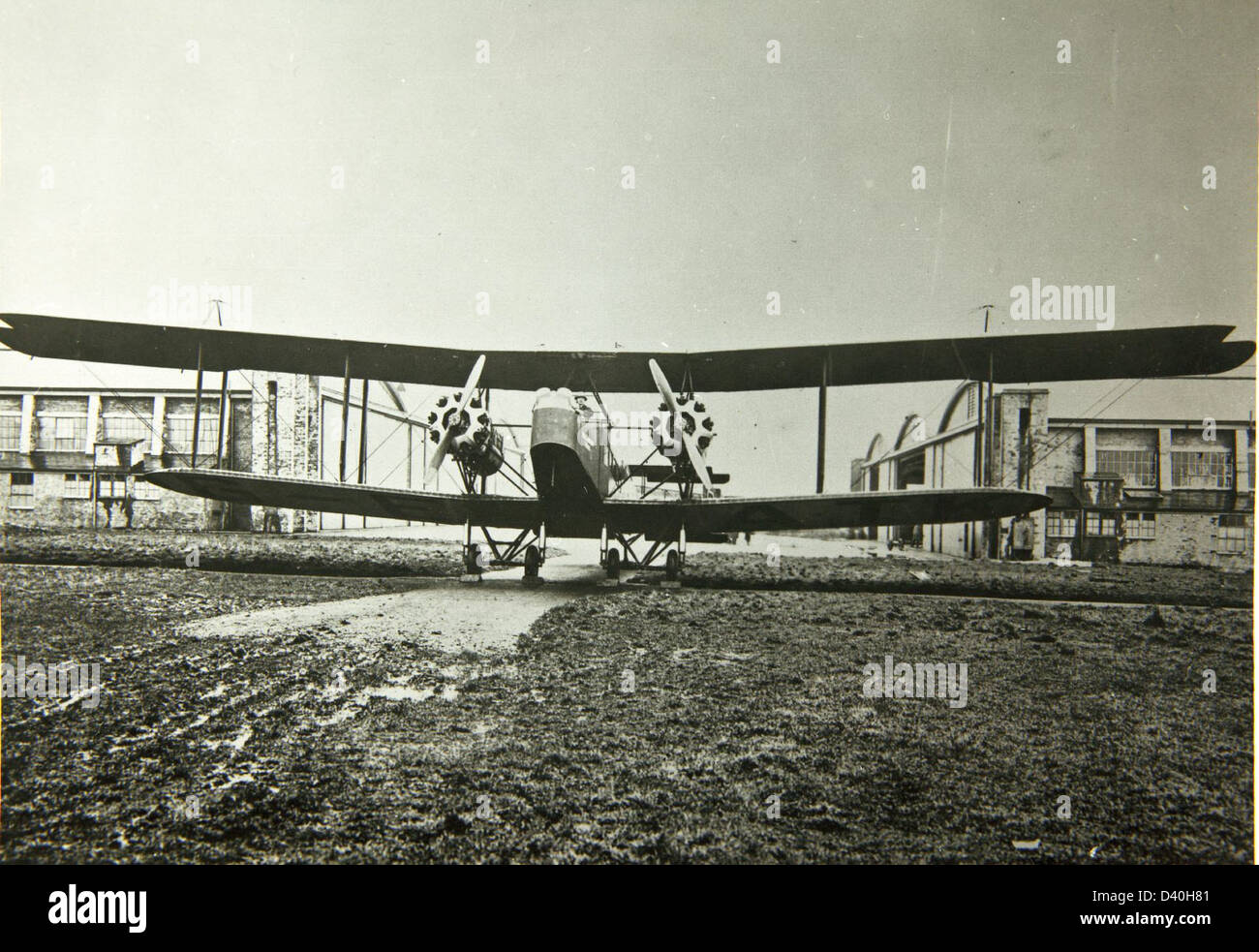 Handley page 0 400 hi-res stock photography and images - Alamy
