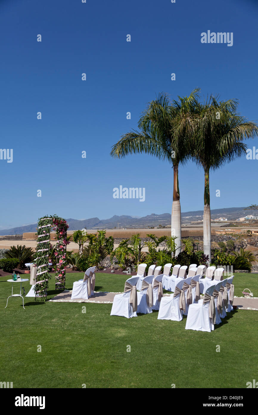 Outdoor wedding hi-res stock photography and images - Alamy