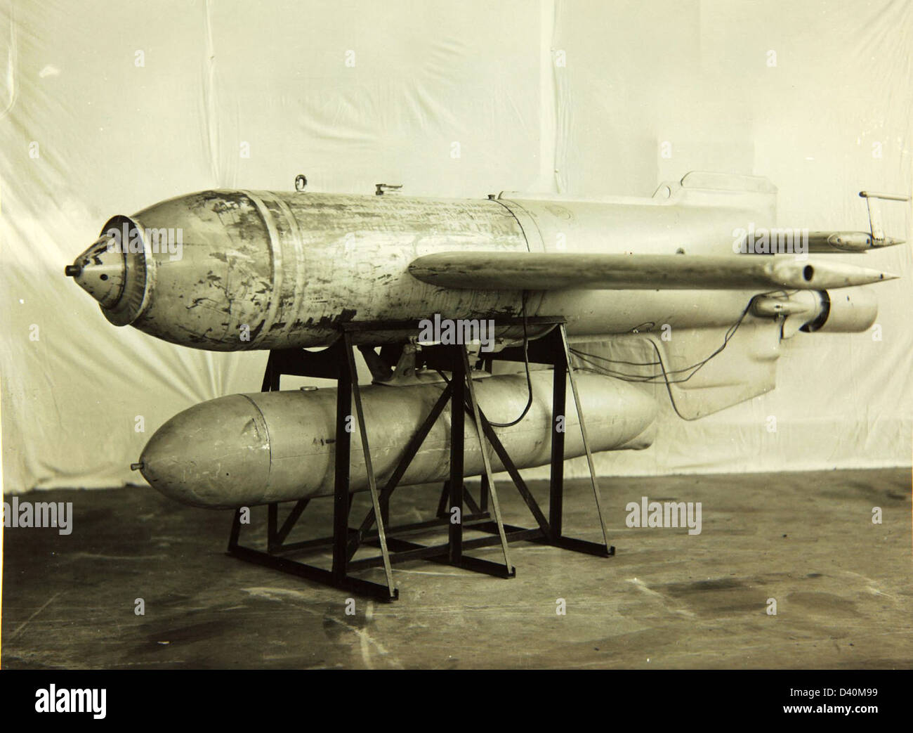 The Henschel HS 293 was a German guided glide bomb used during World ...