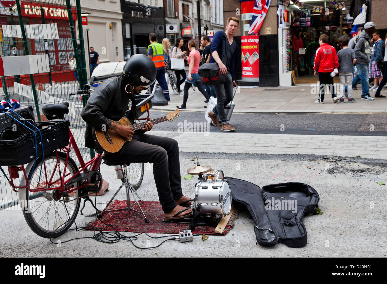 Busker Busking London High Resolution Stock Photography and Images - Alamy