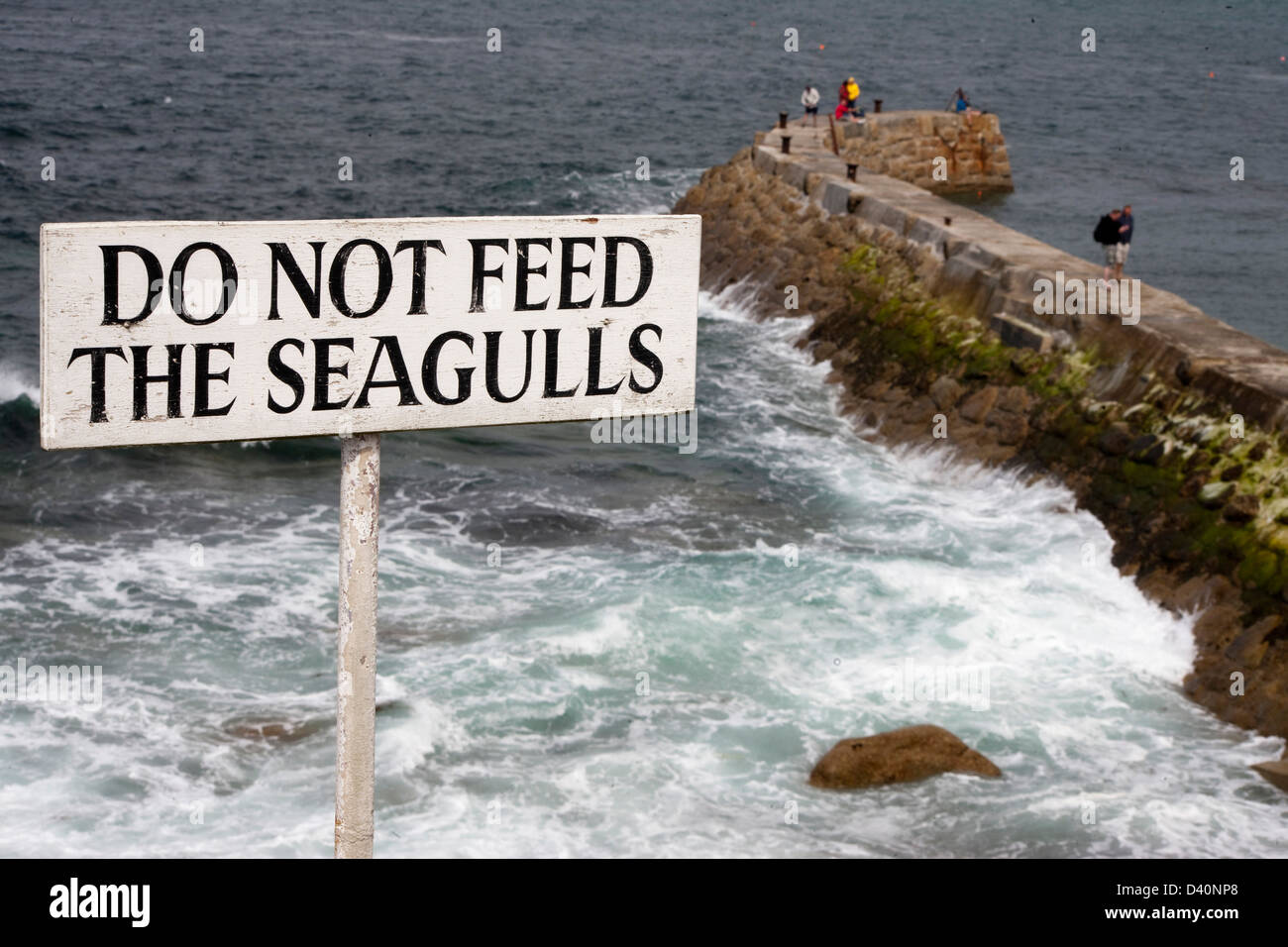 Do feed the seagulls sign hi-res stock photography and images - Alamy
