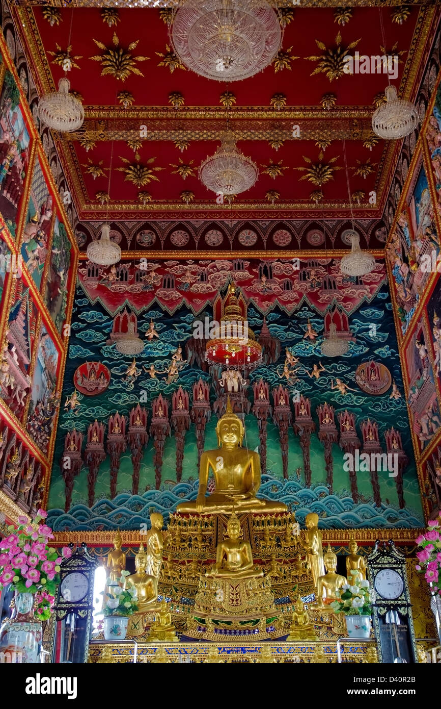 Interior of the Buddhist temple Stock Photo - Alamy