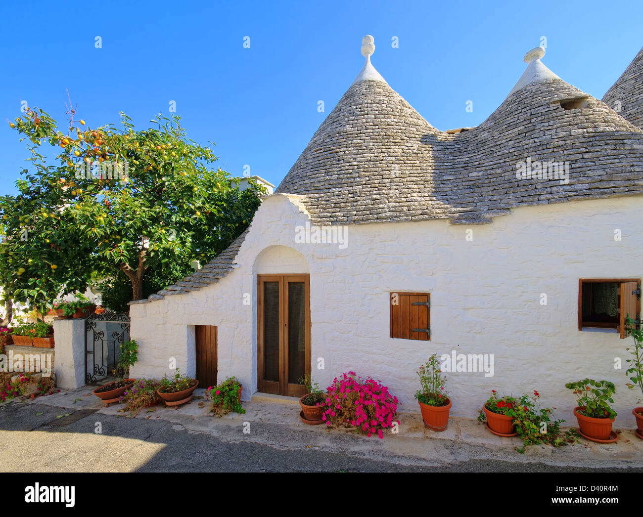 Trulli haus hi-res stock photography and images - Alamy