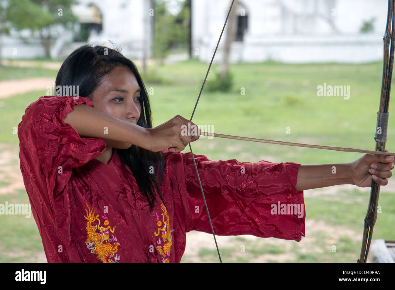 girl practicing archery Stock Photo - Alamy