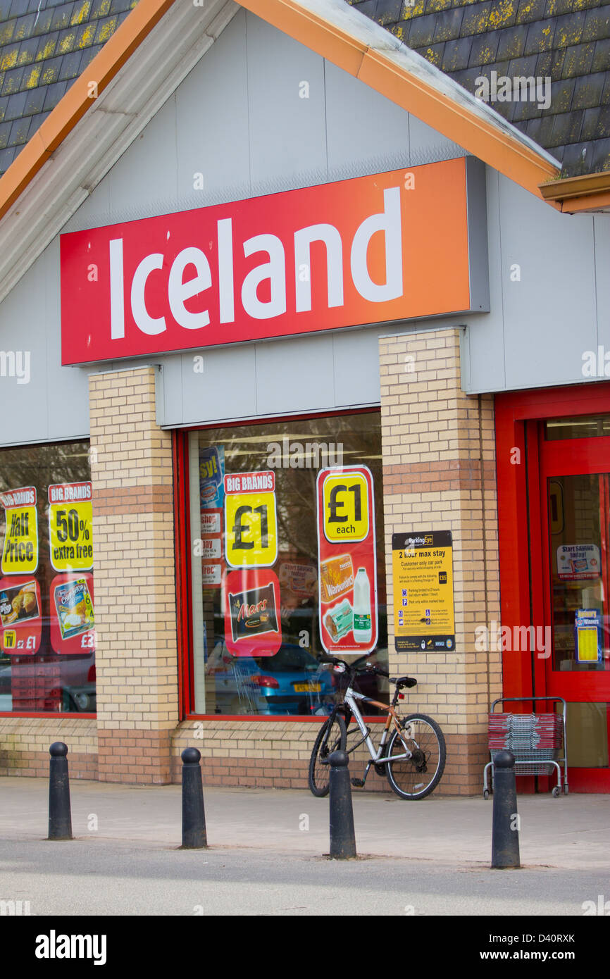 Iceland food retailer exterior shop hi-res stock photography and images ...