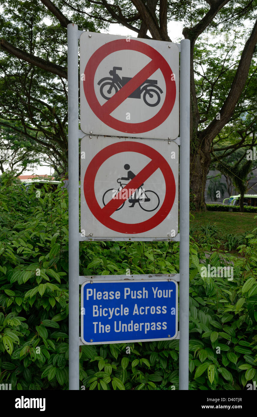 No entry for cyclists or motorbikers - cycles or motorbikes ...