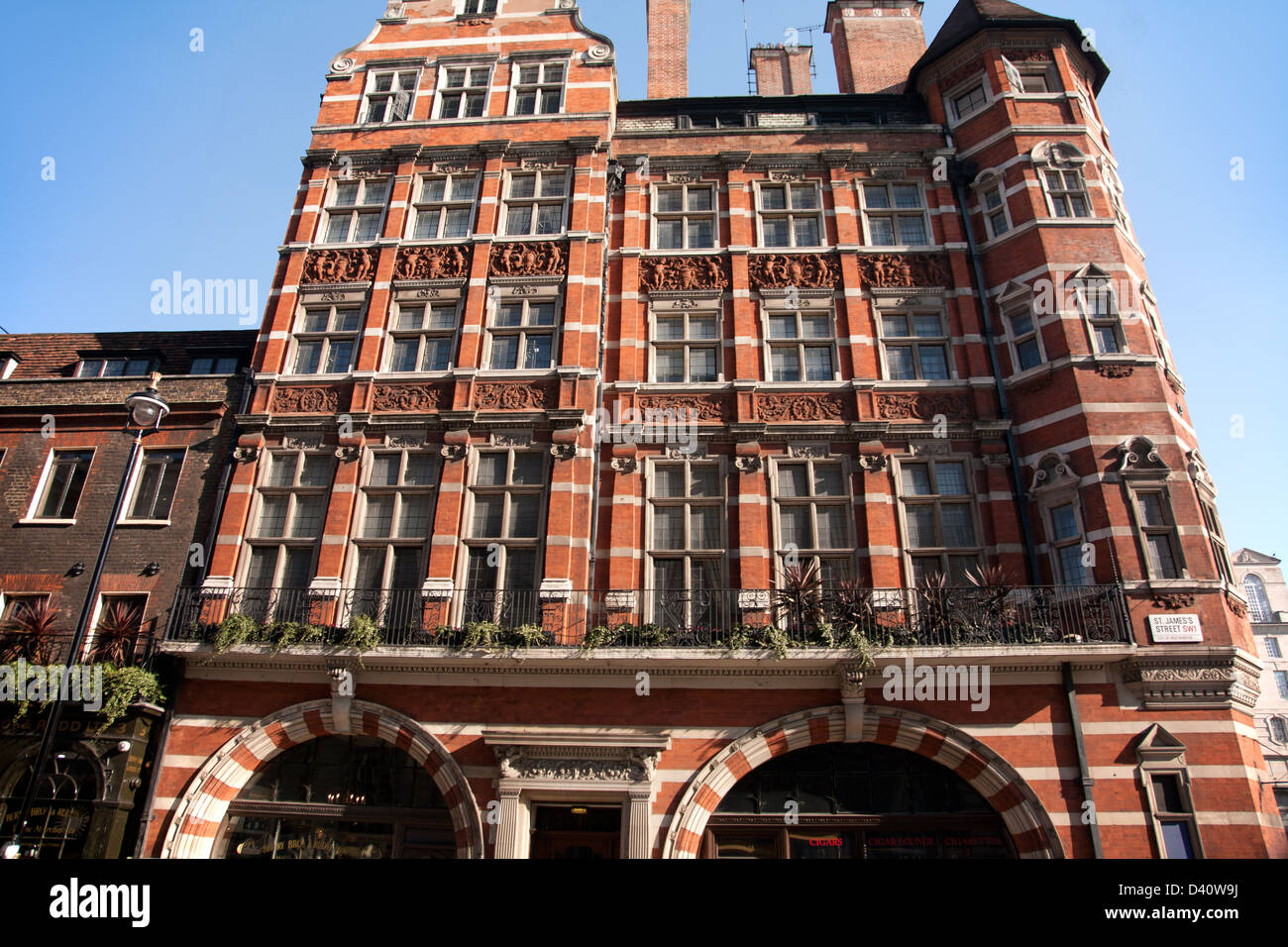 St james's street london building hi-res stock photography and images ...