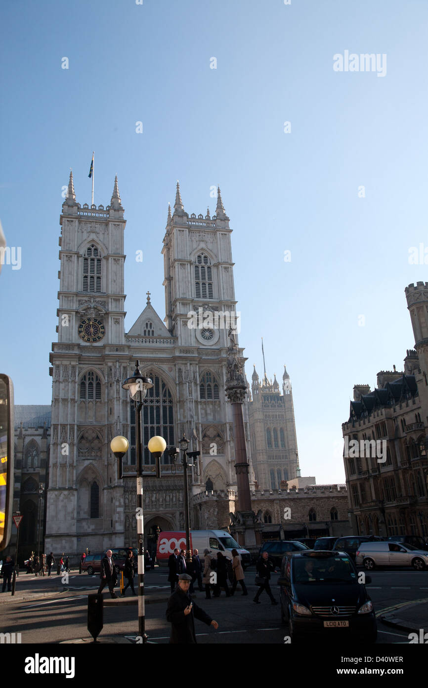 Front entrance to Westminster Abbey with view of Houses of Parliament ...