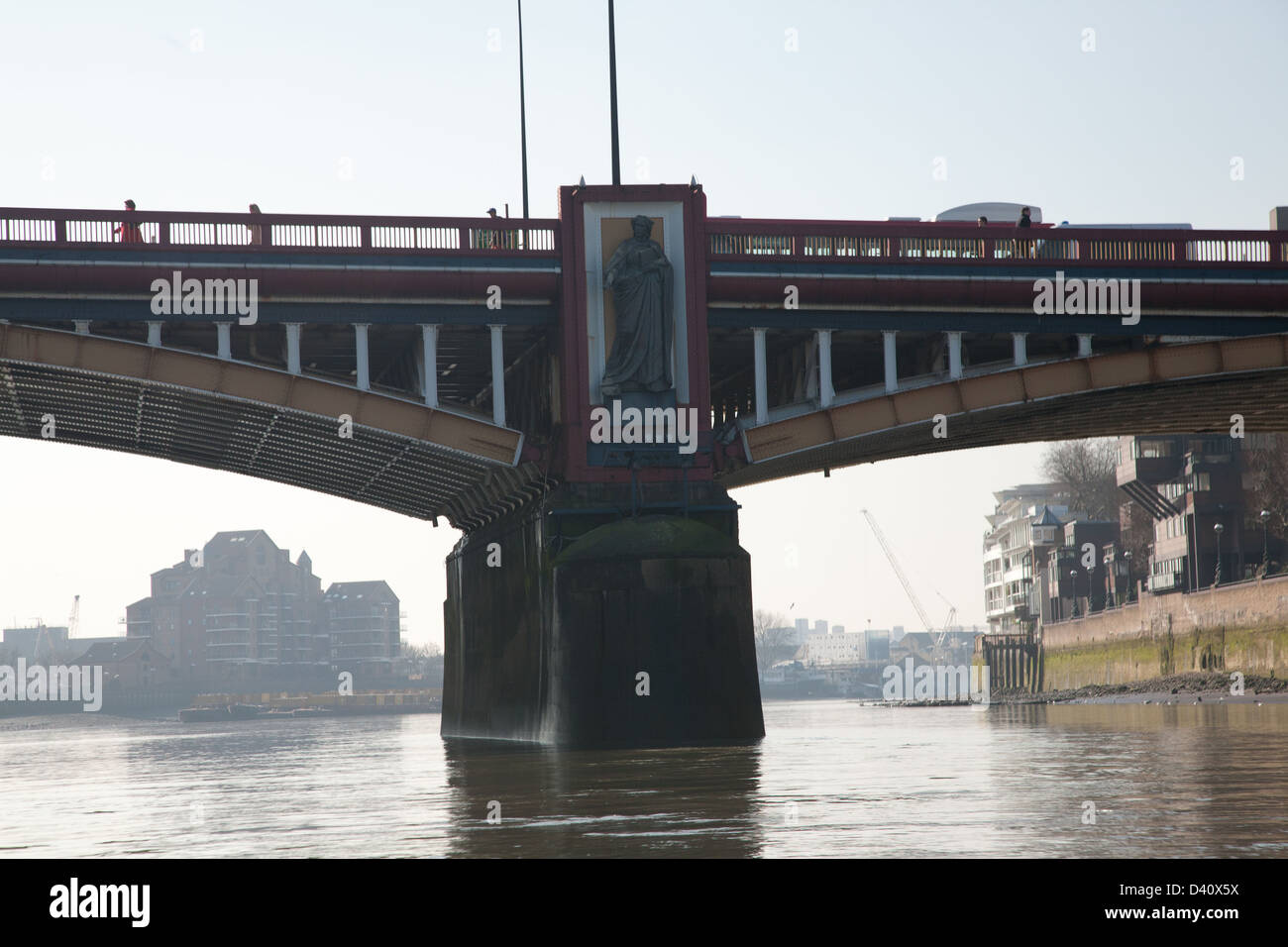 Bankside arches hi-res stock photography and images - Alamy