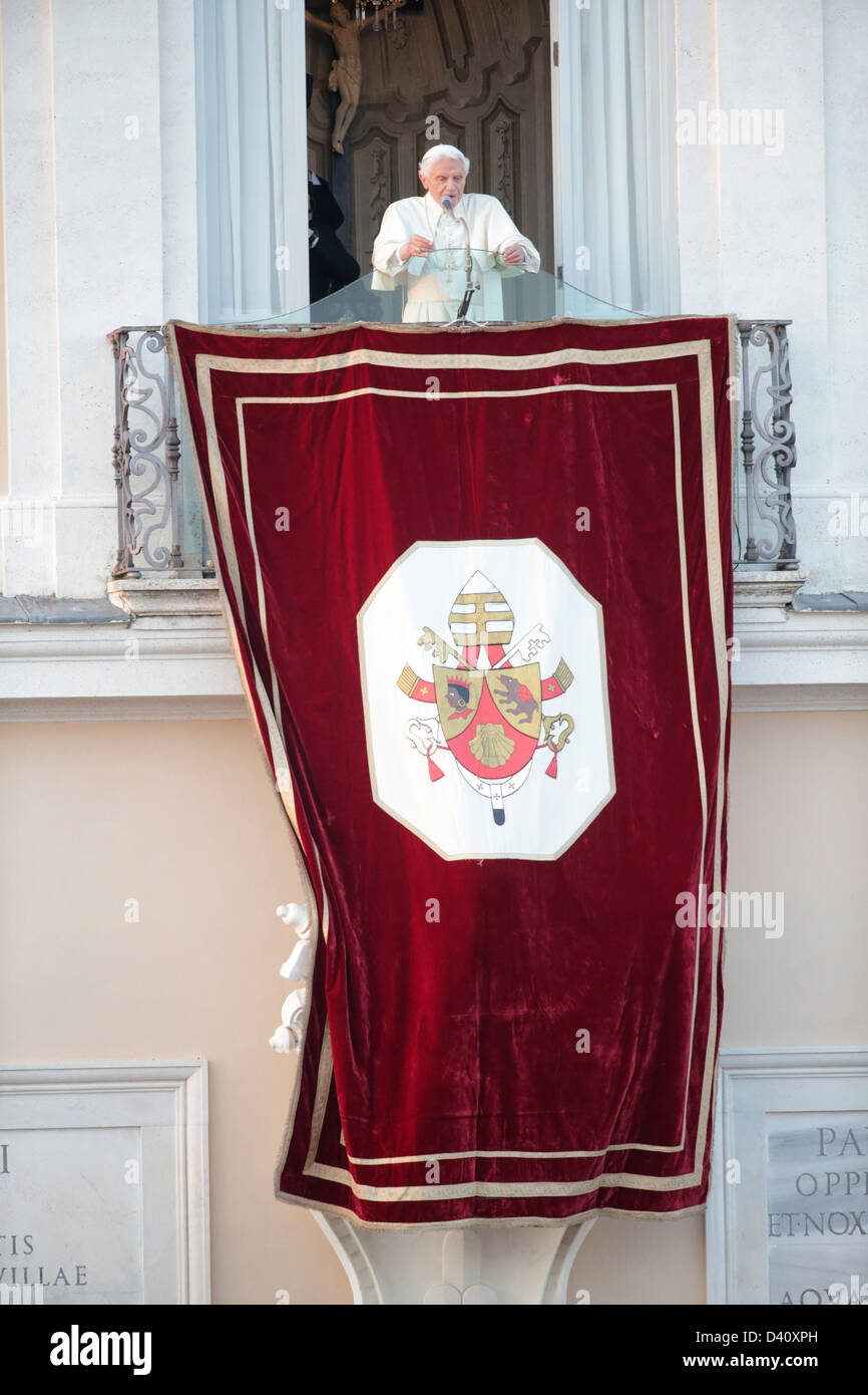 Pope Benedict XVI stands on the balcony of the Apostolic Palace are ...