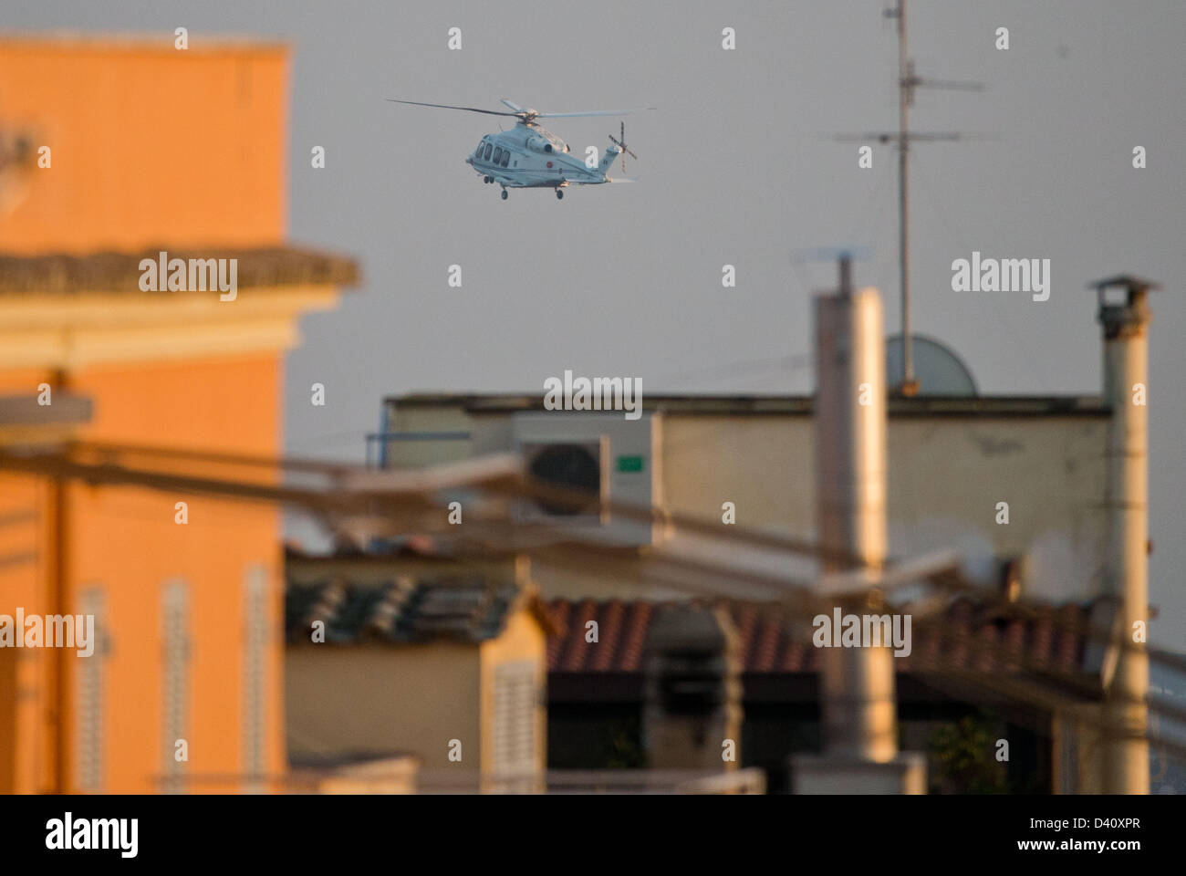 The helicopter carrying Pope Benedict XVI arrives in Castel Gandolfo ...