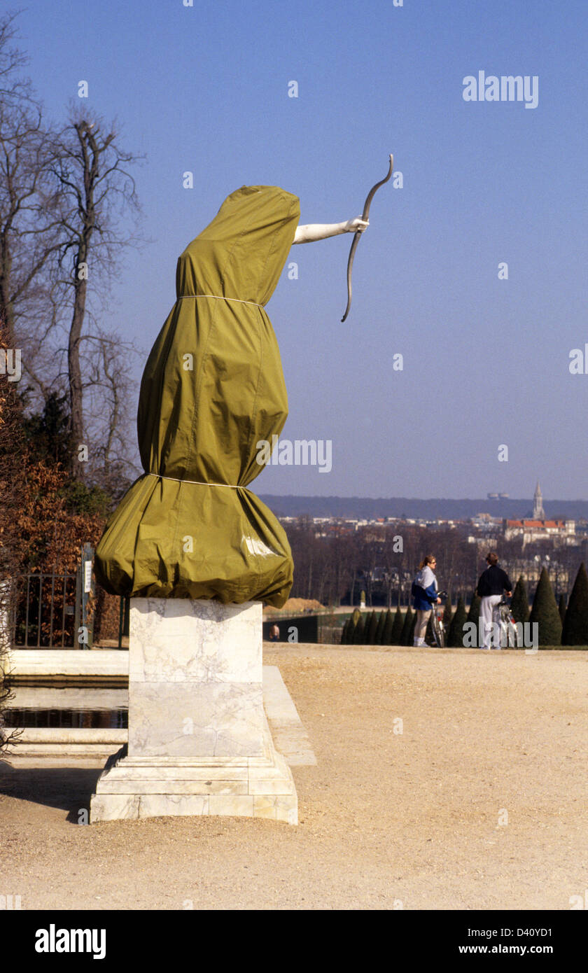 Statues versailles hi-res stock photography and images - Alamy