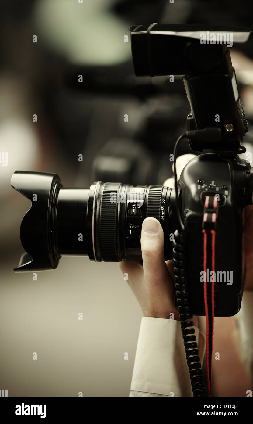 News reporter hi-res stock photography and images - Alamy