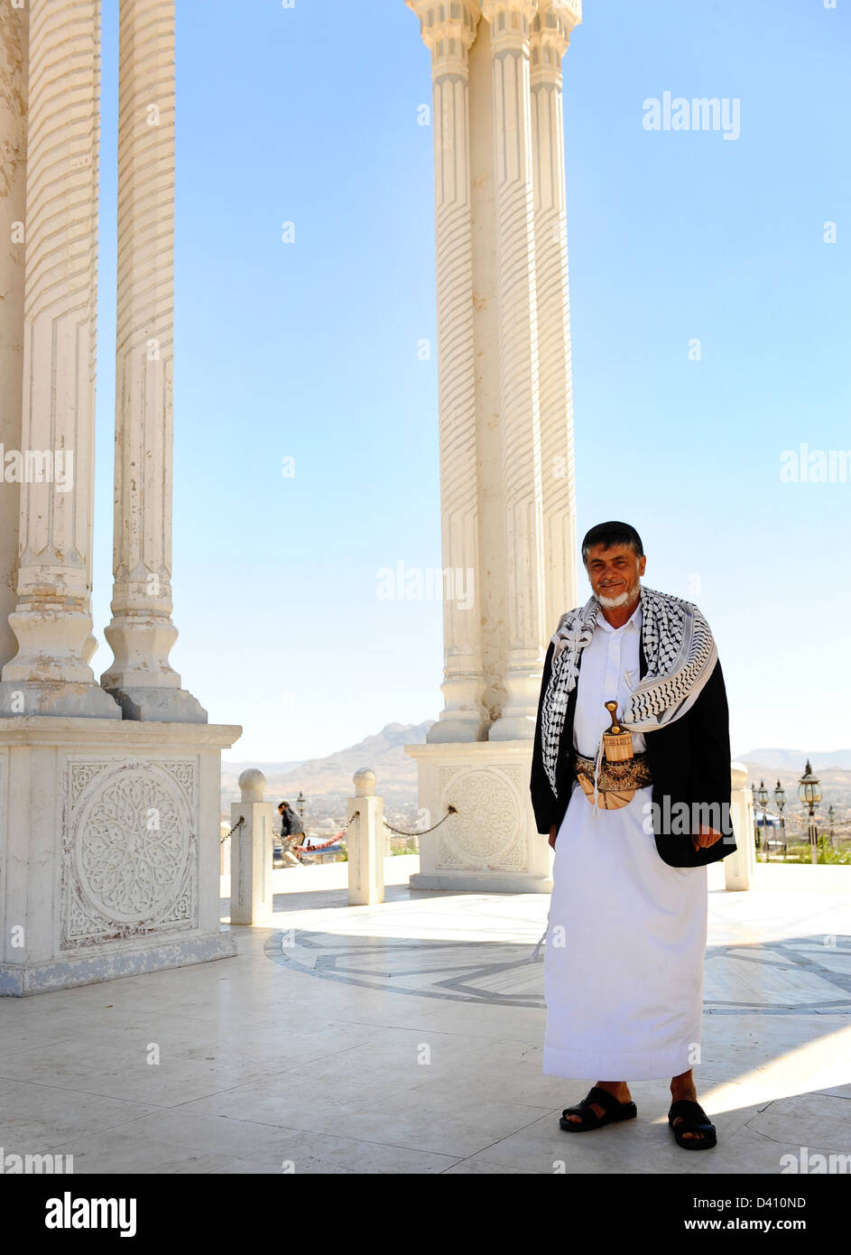 A man weaing traditional Yemen, Muslim dress, including the Jambiyya, a ...