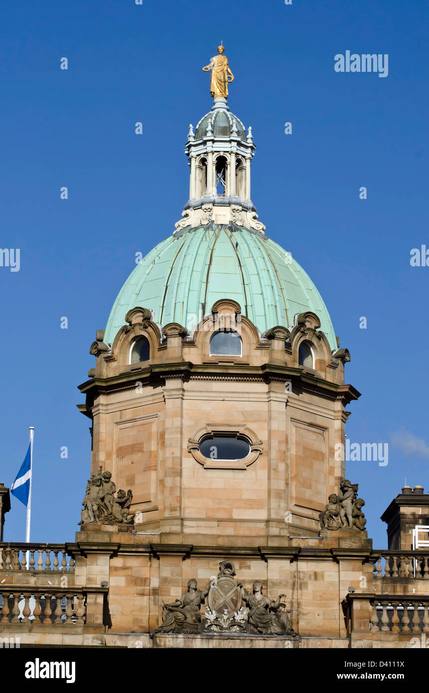 Gold statue bank of scotland hi-res stock photography and images - Alamy
