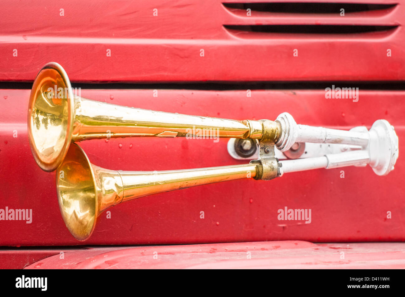 Metal horns hi-res stock photography and images - Alamy