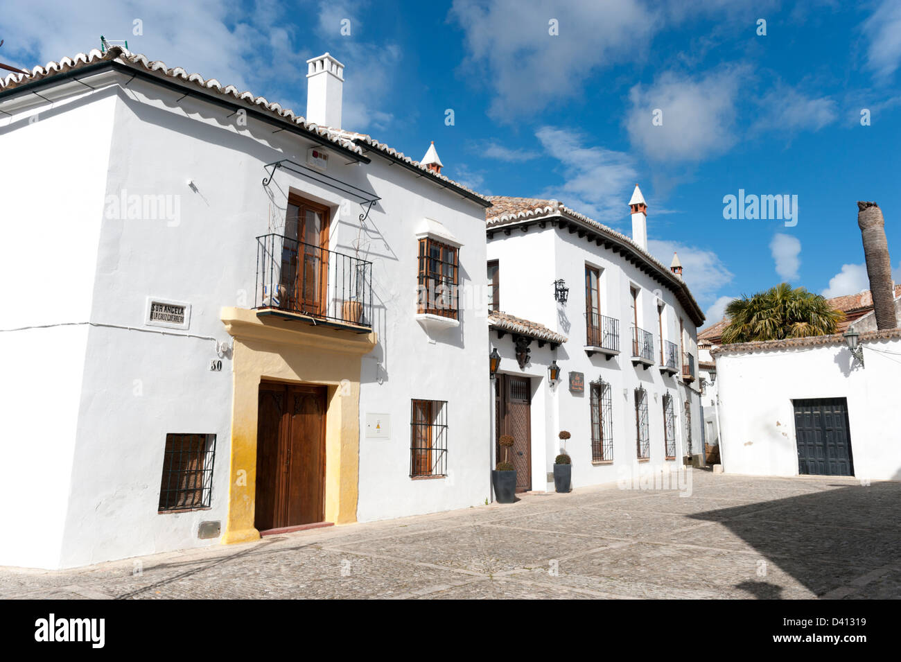 Row houses spain hi-res stock photography and images - Alamy