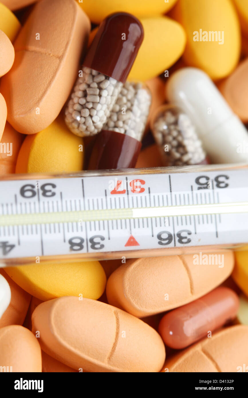 Pills and thermometer Stock Photo - Alamy